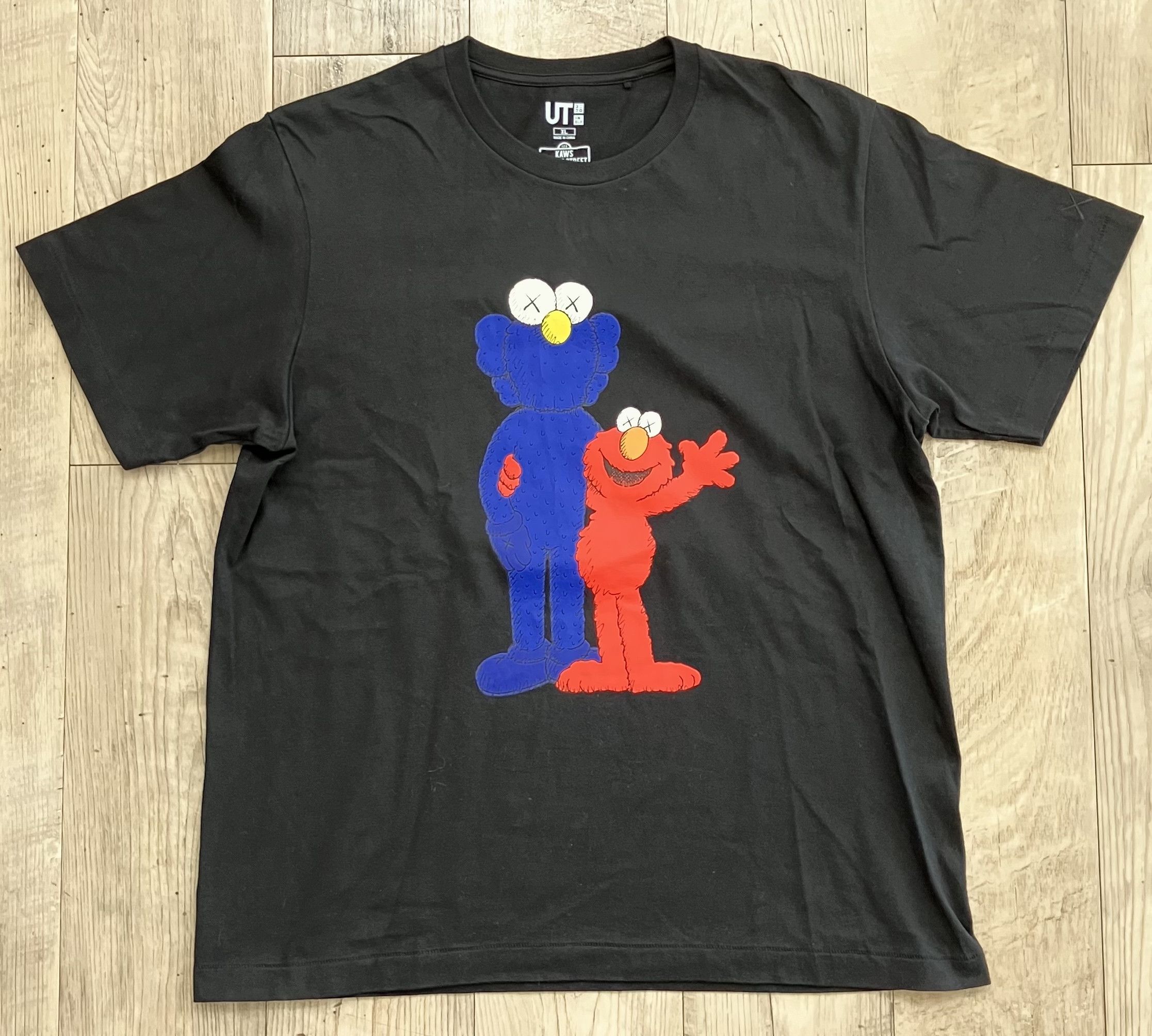 Kaws × Streetwear × Uniqlo JAPAN XL Kaws x Sesame Street x Uniqlo BFF ...