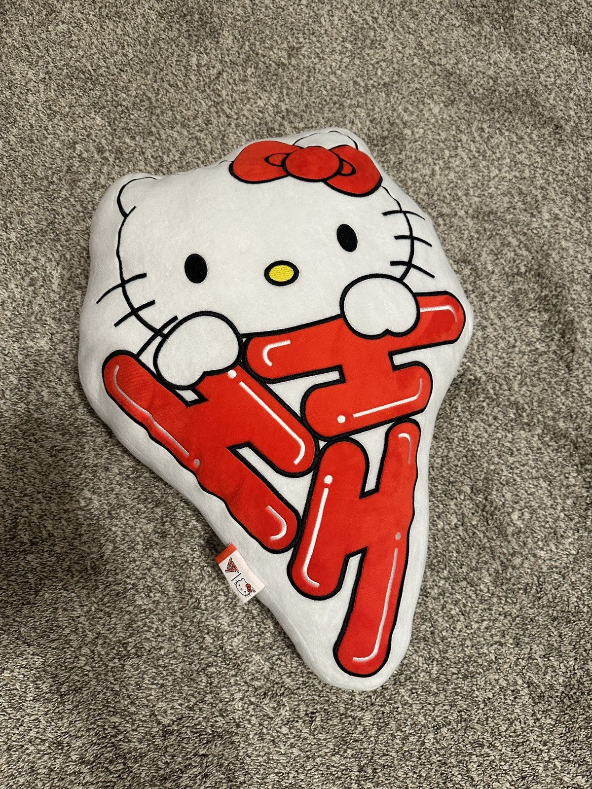 Hypland Hypland ComplexCon 2021 Hello Kitty Peeking Pillow White | Grailed