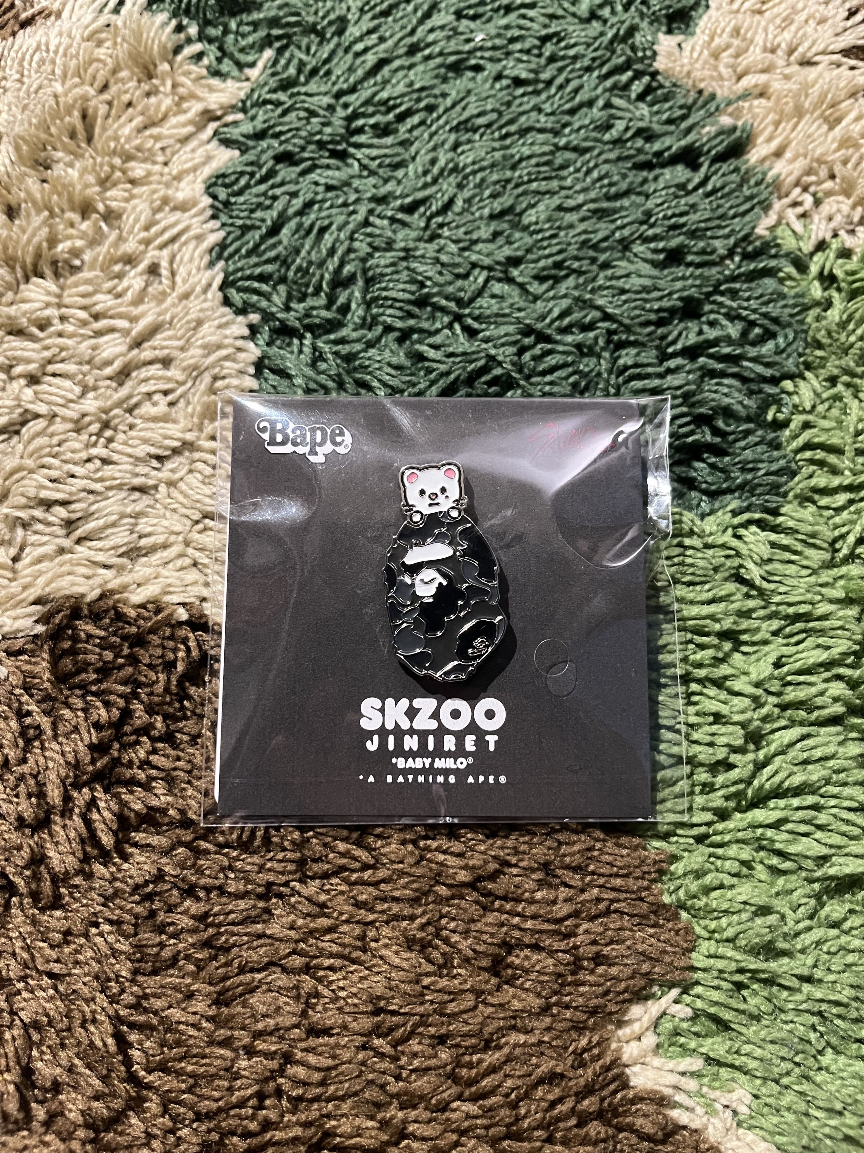 Bape BAPE STRAYKIDS HYUNJIN BLACK CAMO CAT PIN | Grailed