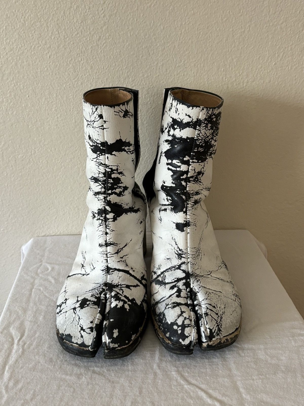Maison Margiela CRACKED PAINT MAISON MARGIELA TABI BOOTS | Grailed