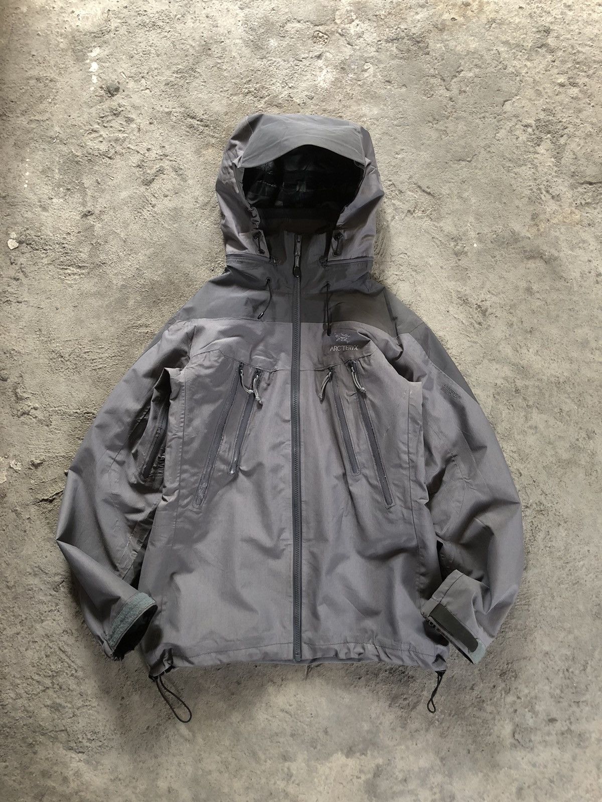Arc'teryx × Vintage Arc’teryx Theta SV Goretex Two Tone Jacket - 2009’s ...