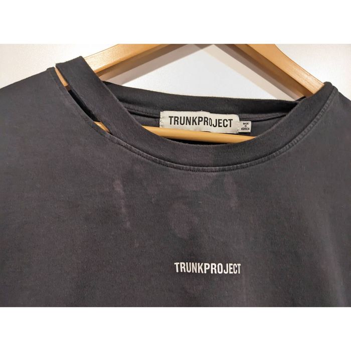 Trunk Project TRUNK PROJECT Ripped Hole Pigment Cotton T-Shirt Black ...
