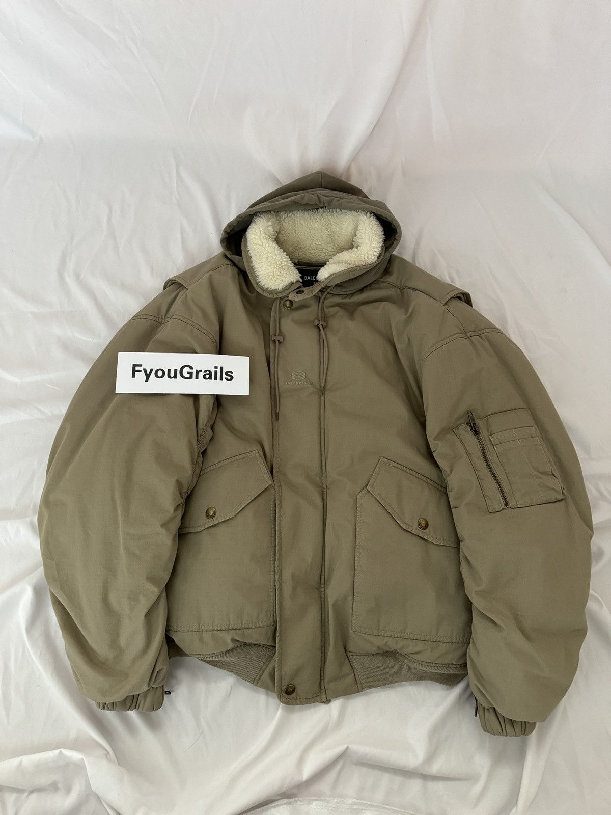 Balenciaga Balenciaga SS22 Unity Bomber beeige, oversized, fur collar ...