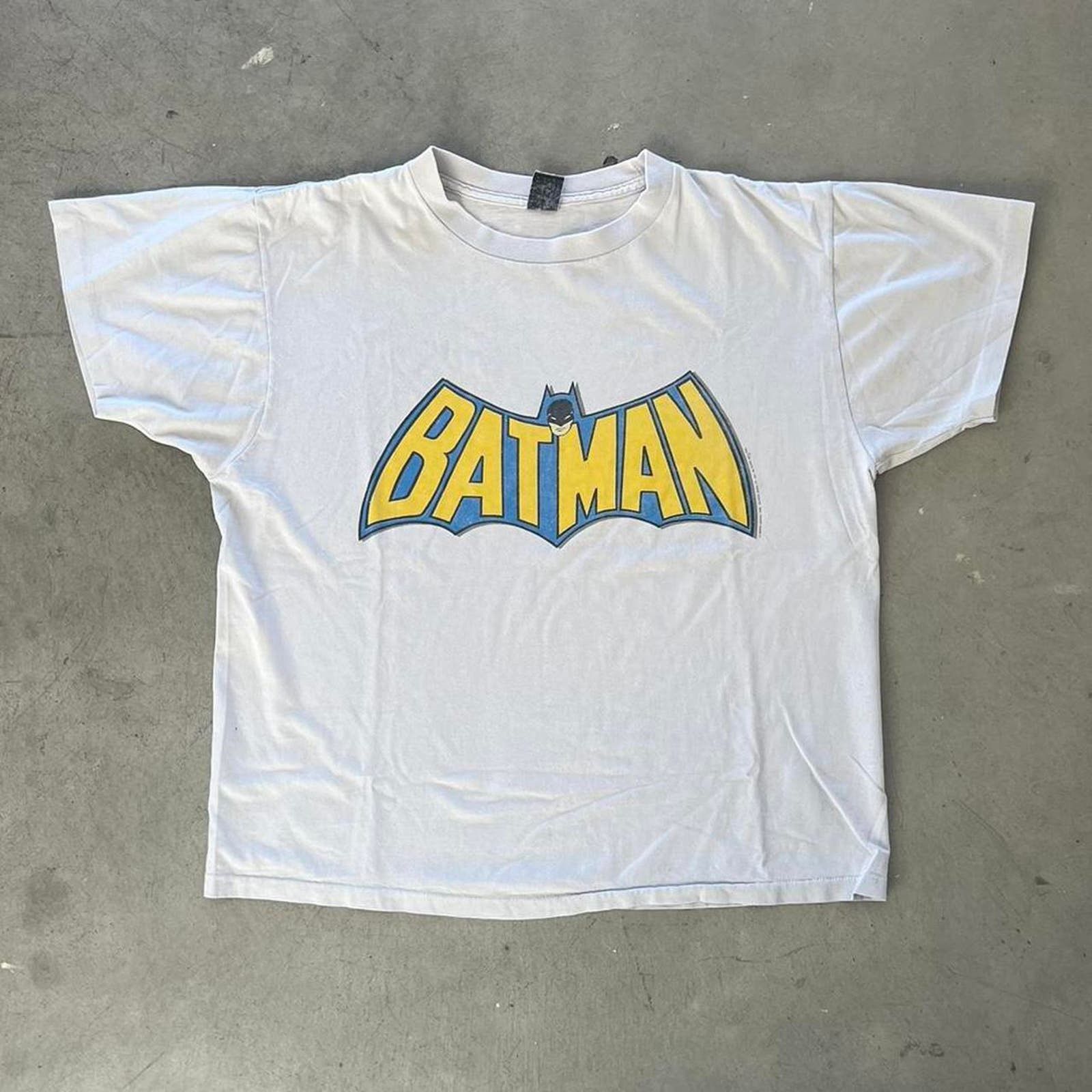DC Comics × Streetwear × Vintage Vintage 80s Batman Bat Signal DC ...