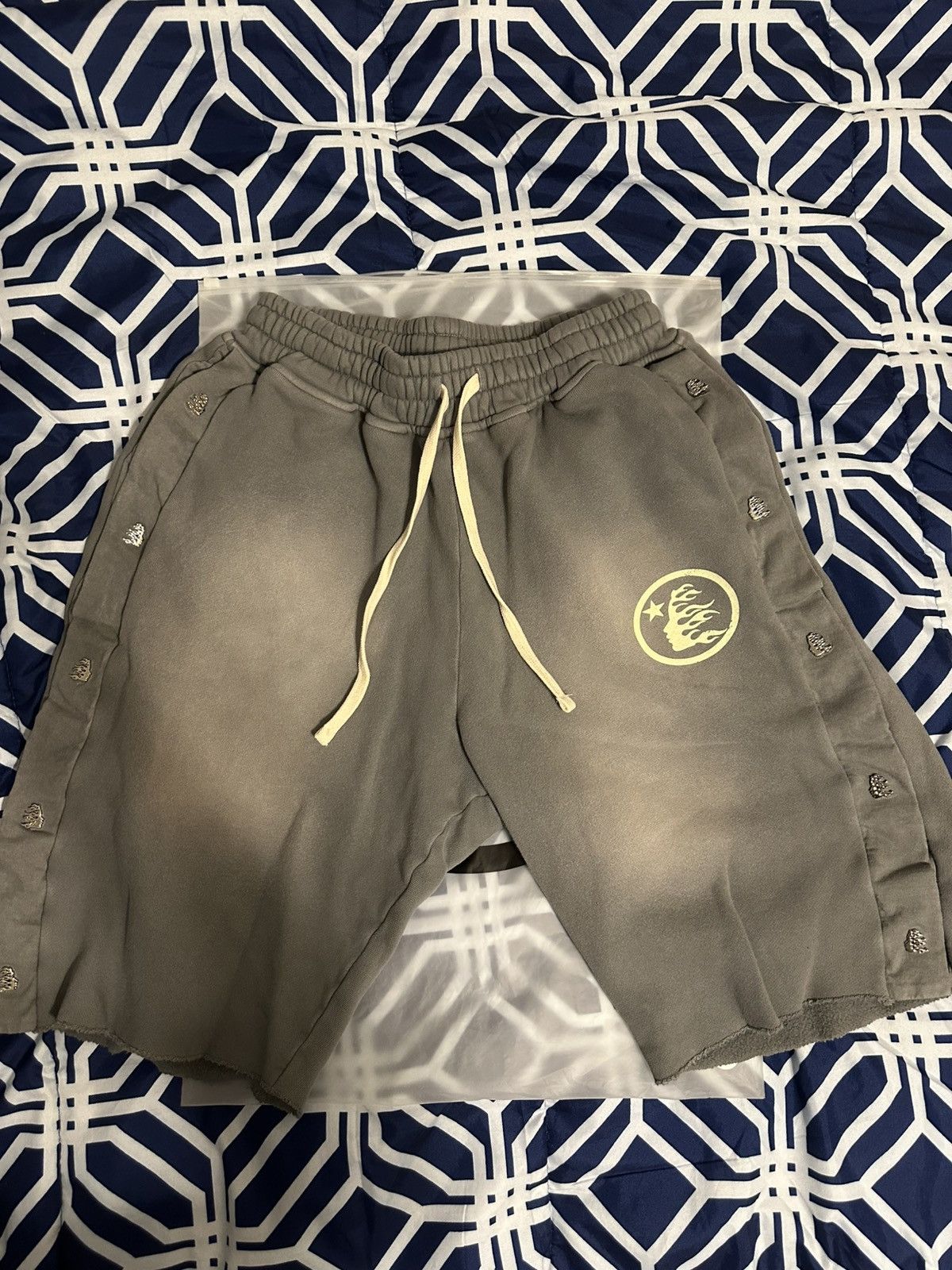 HELLSTAR Hellstar OG Snap Shorts | Grailed