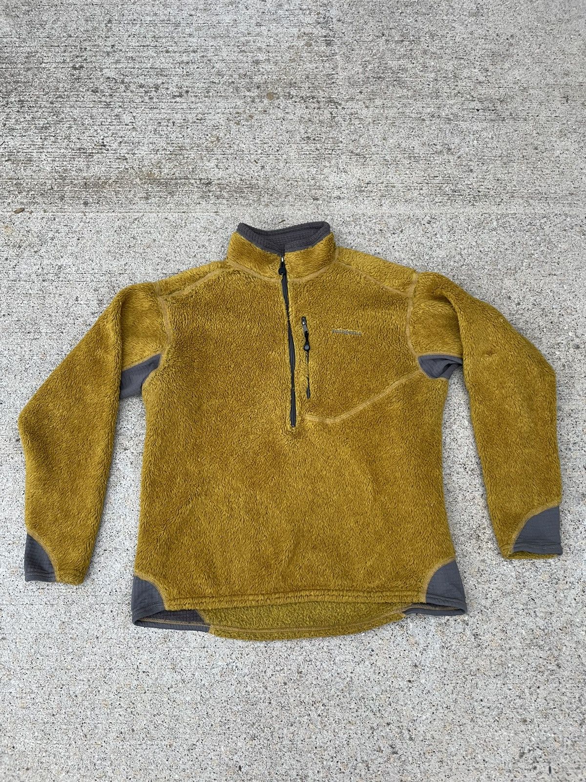 Patagonia Vintage Patagonia R2 body rug fleece - tequila gold | Grailed