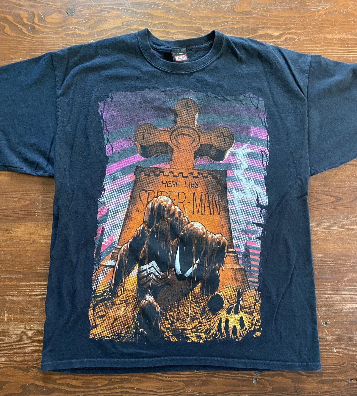 Mad Engine × Marvel Comics Mad Engine Marvel Here Lies Spider-Man Black ...