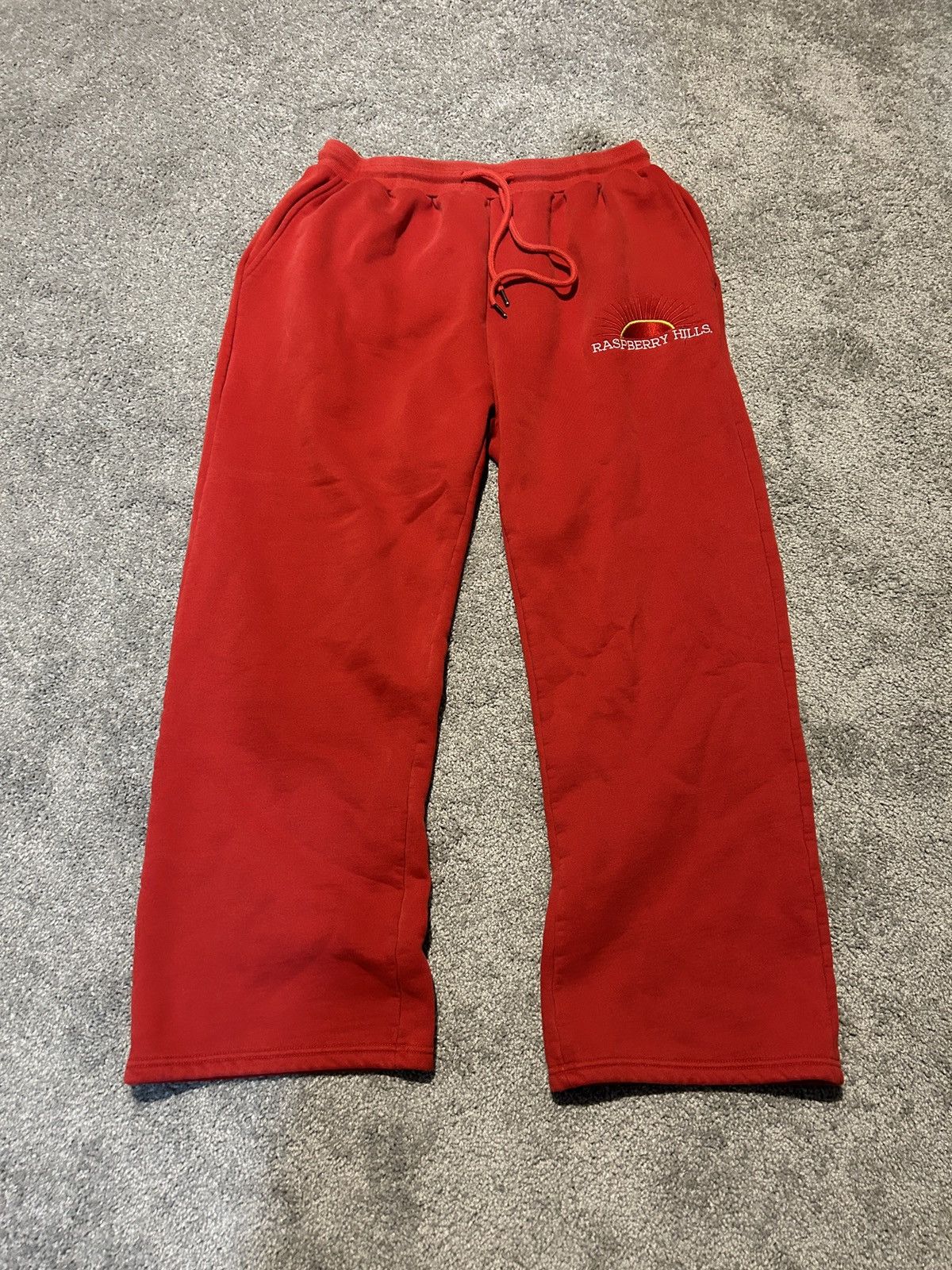 Streetwear × The GV Gallery The GV Gallery Raspberry Hills Sweatpants ...