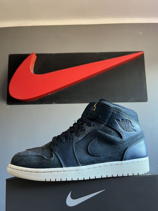 Nike Nike Air Jordan 1 Retro Mid Armory Navy (2017) 554724-421 | Grailed