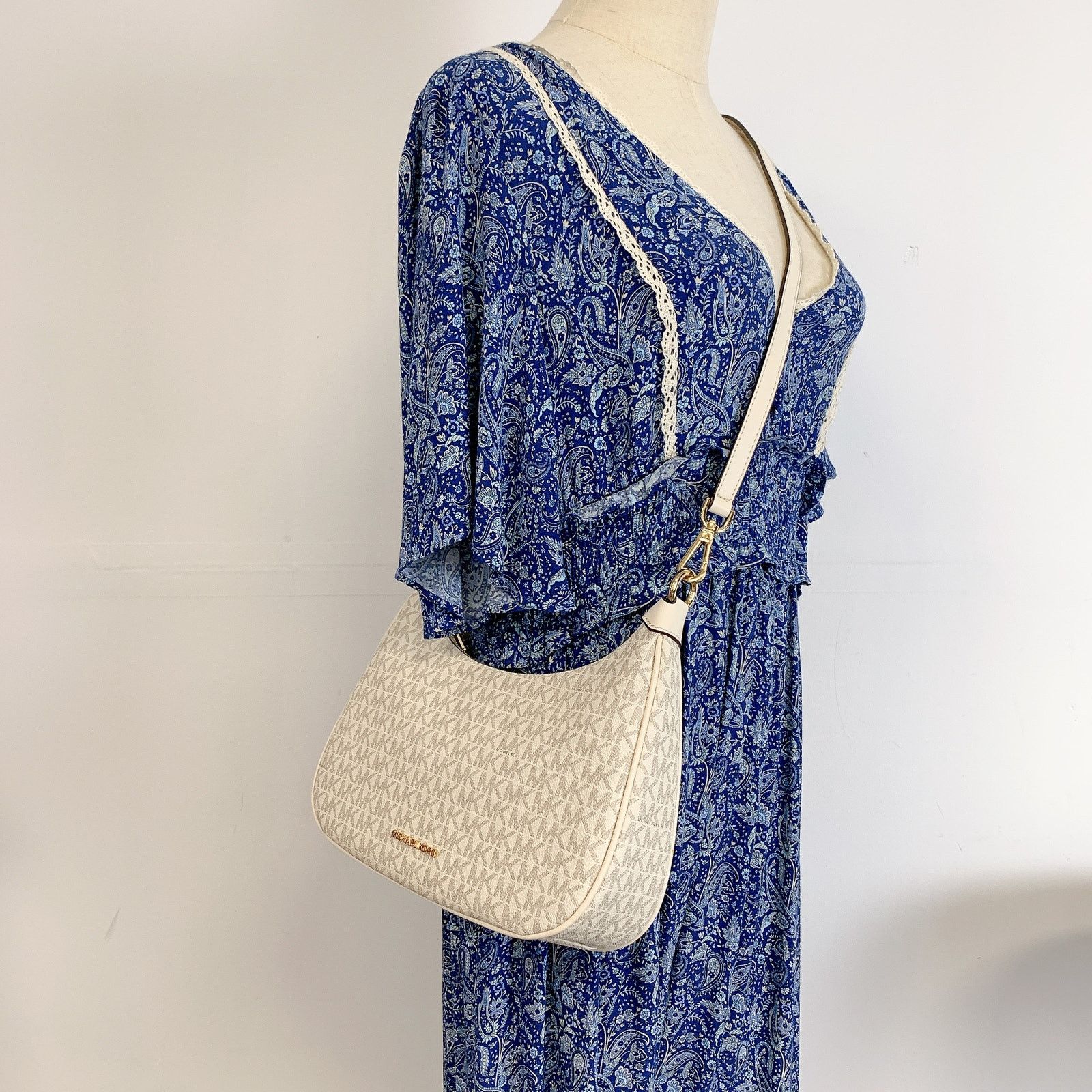 Michael Kors Michael Kors 35S2G4CW3B Cora Large Signature Logo Shoulder ...