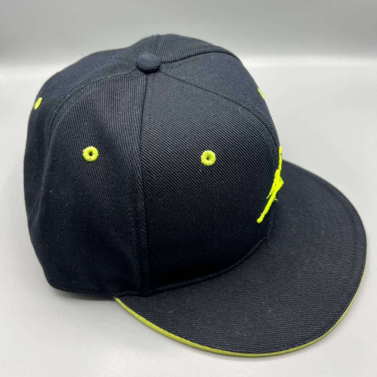 Jordan Brand Air Jordan Hat Men 7 1/4 Jumpman Yellow Logo Fitted Cap ...