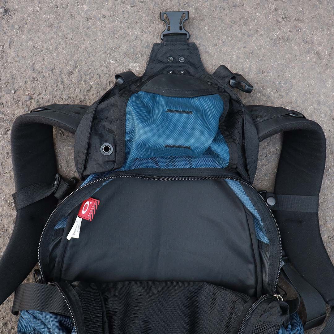 Oakley Oakley Icon Backpack 2.0 Black Navy - Y2K Bag | Vintage | Grailed