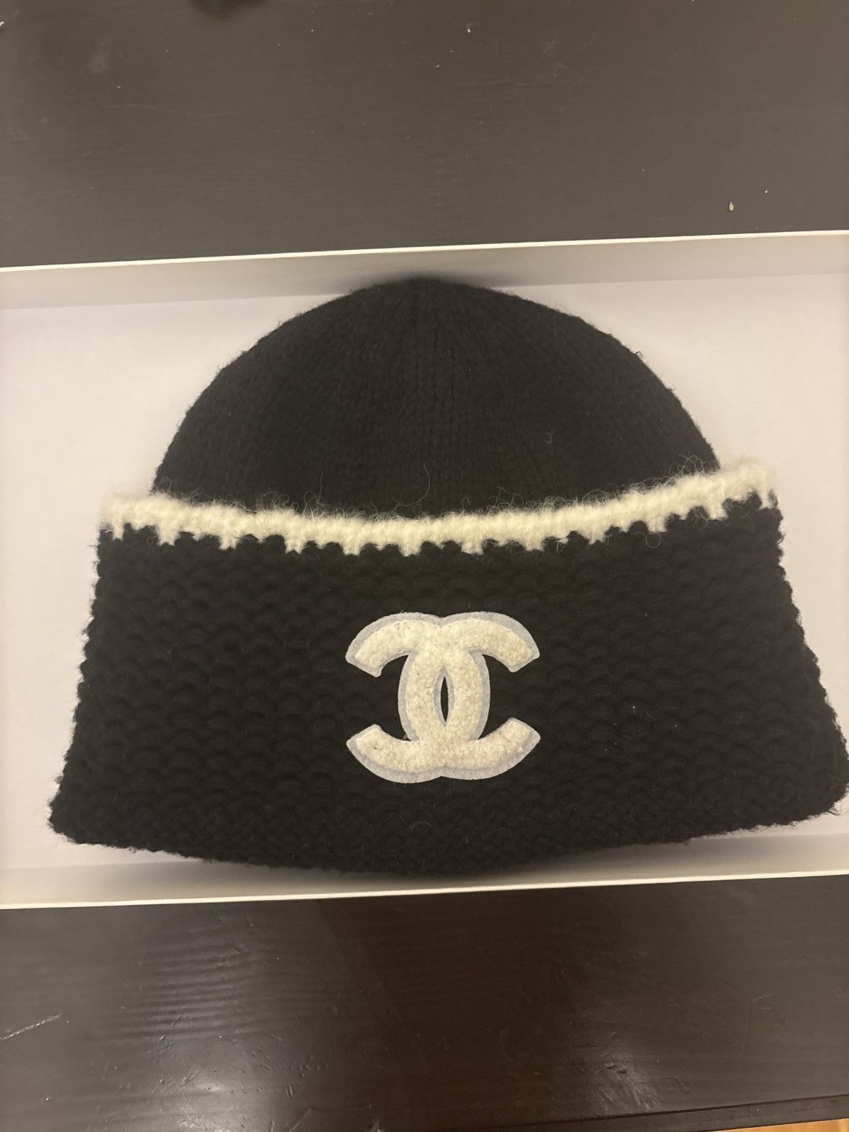 Chanel FW23 CC Black and White Beanie | Grailed