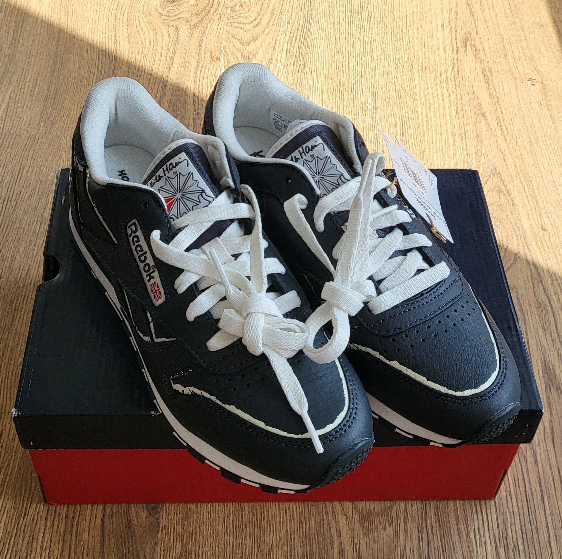 Keith Haring × Reebok Reebok Classic Leather Keith Haring Pure Grey ...