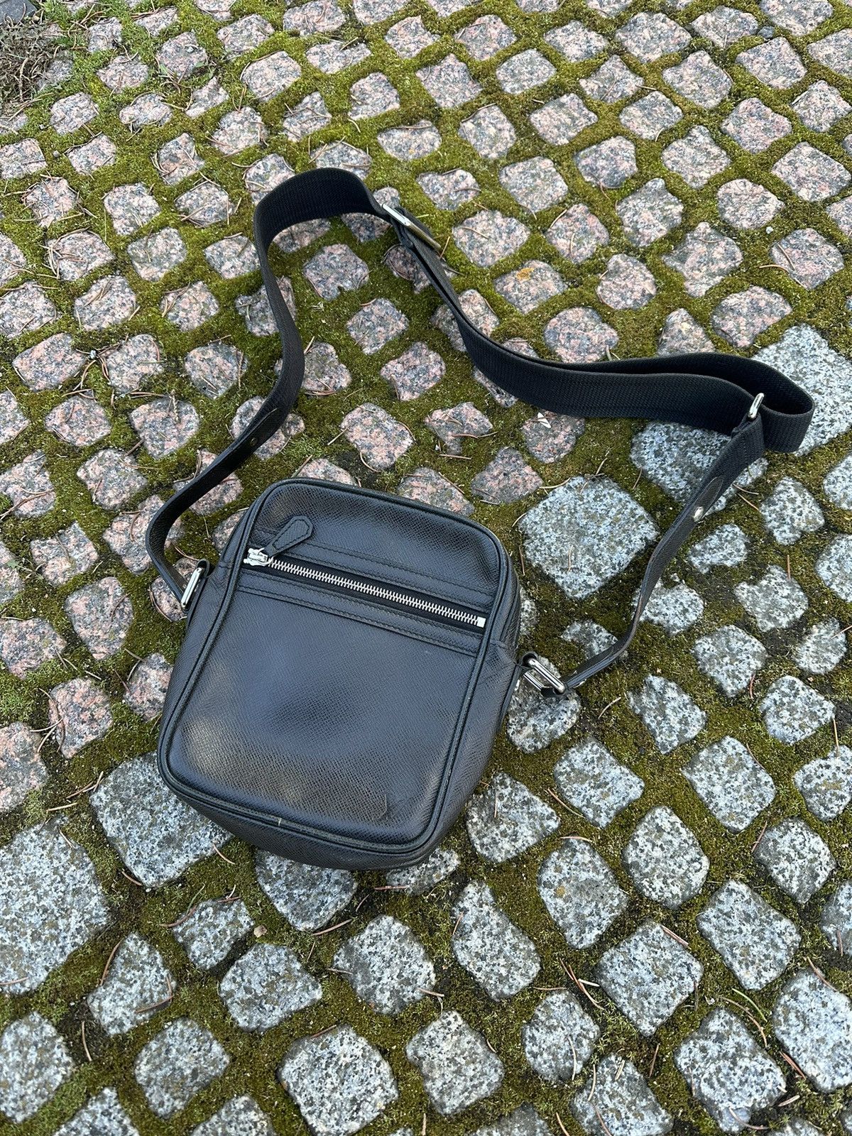 Louis Vuitton Louis Vuitton Taiga Dimitri Crossbody Messenger Bag | Grailed
