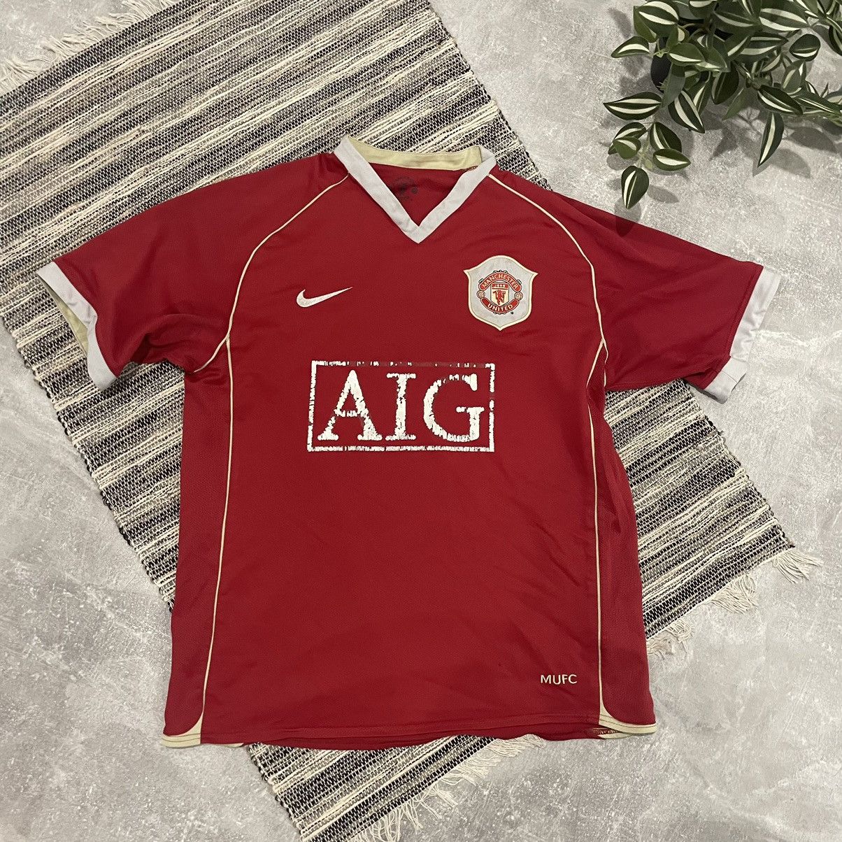 Jersey × Nike × Vintage VINTAGE NIKE AIG MANCHESTER UNITED FOOTBALL Y2k RETRO JERSEY | Grailed