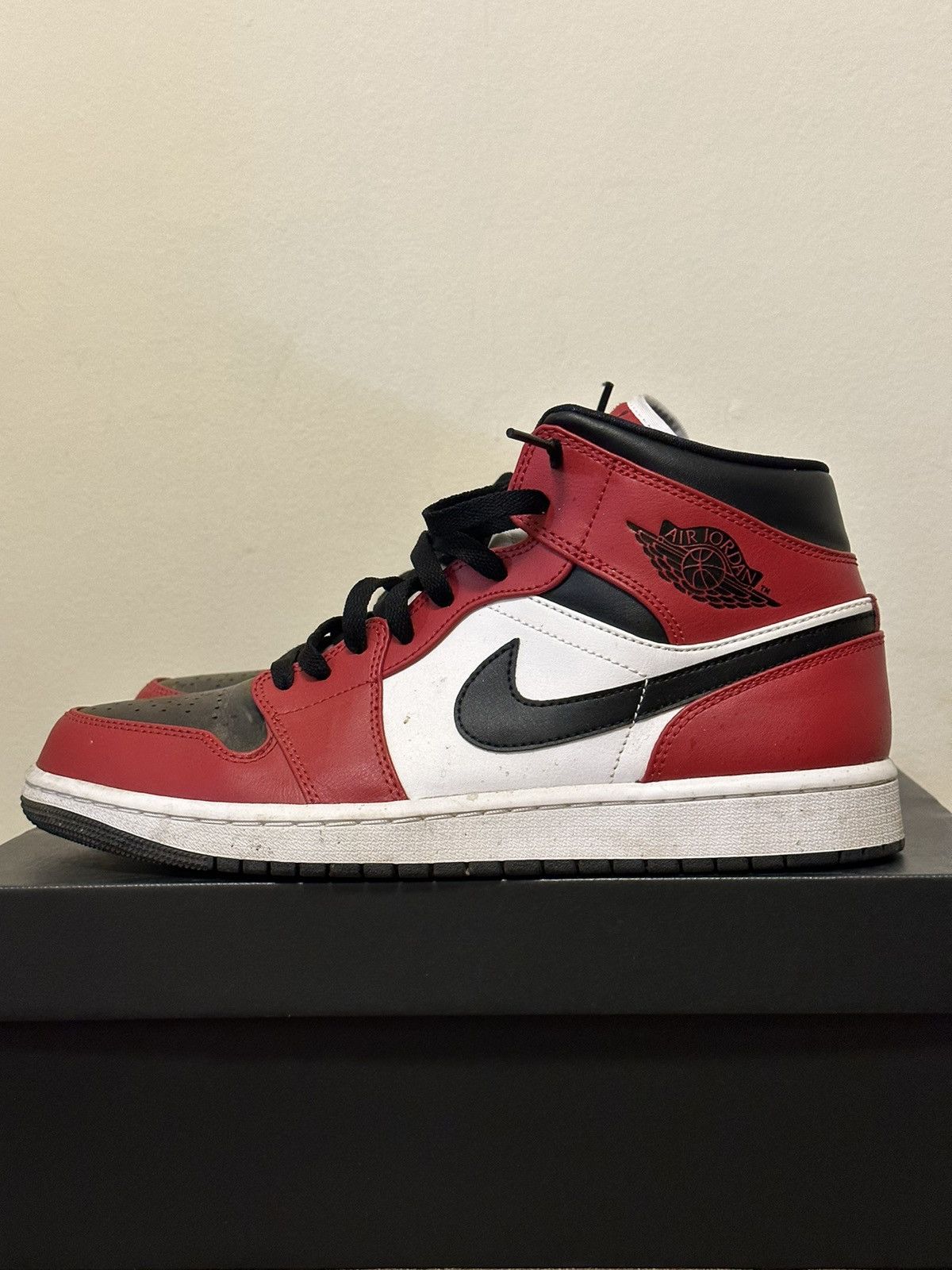 Nike Jordan 1 Mid Chicago Toe | Grailed