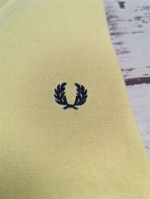 Fred Perry Yellow Fred Perry Basic classic small logo crewneck | Grailed
