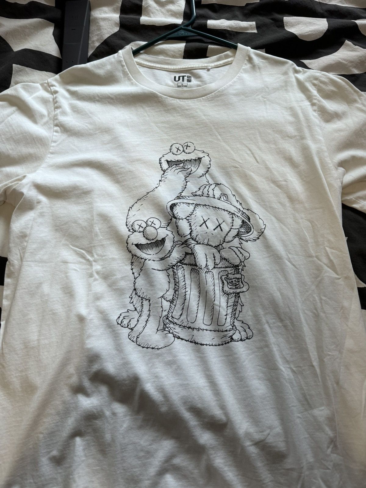 Kaws × Uniqlo KAWS x Uniqlo x Sesame Street Companion Trash Can Outline ...