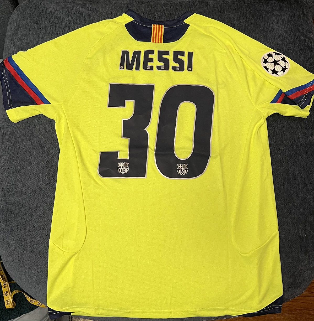 Jersey × Soccer Jersey × Streetwear Lionel Messi Barcelona 05/06 Nike ...