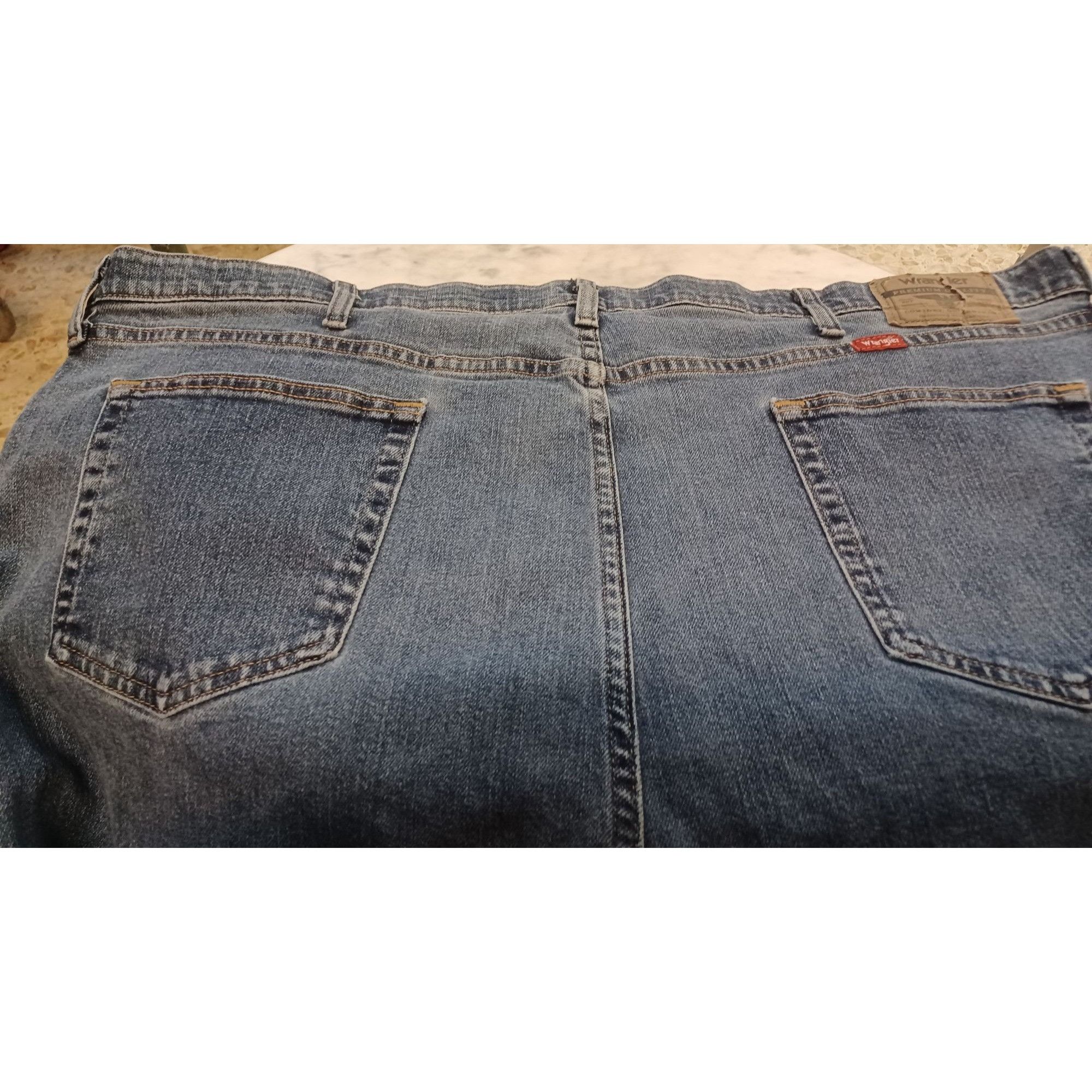 Wrangler Wrangler Men's Blue Jeans Regular Fit 48" x 30" | Grailed