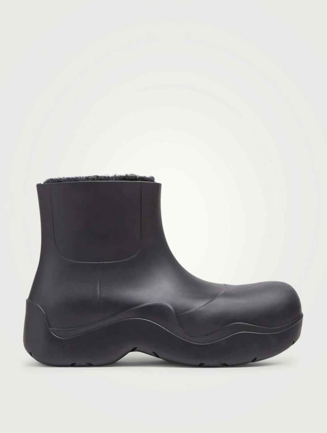 Bottega Veneta Puddle Shearling Rubber Boots in Black | Grailed