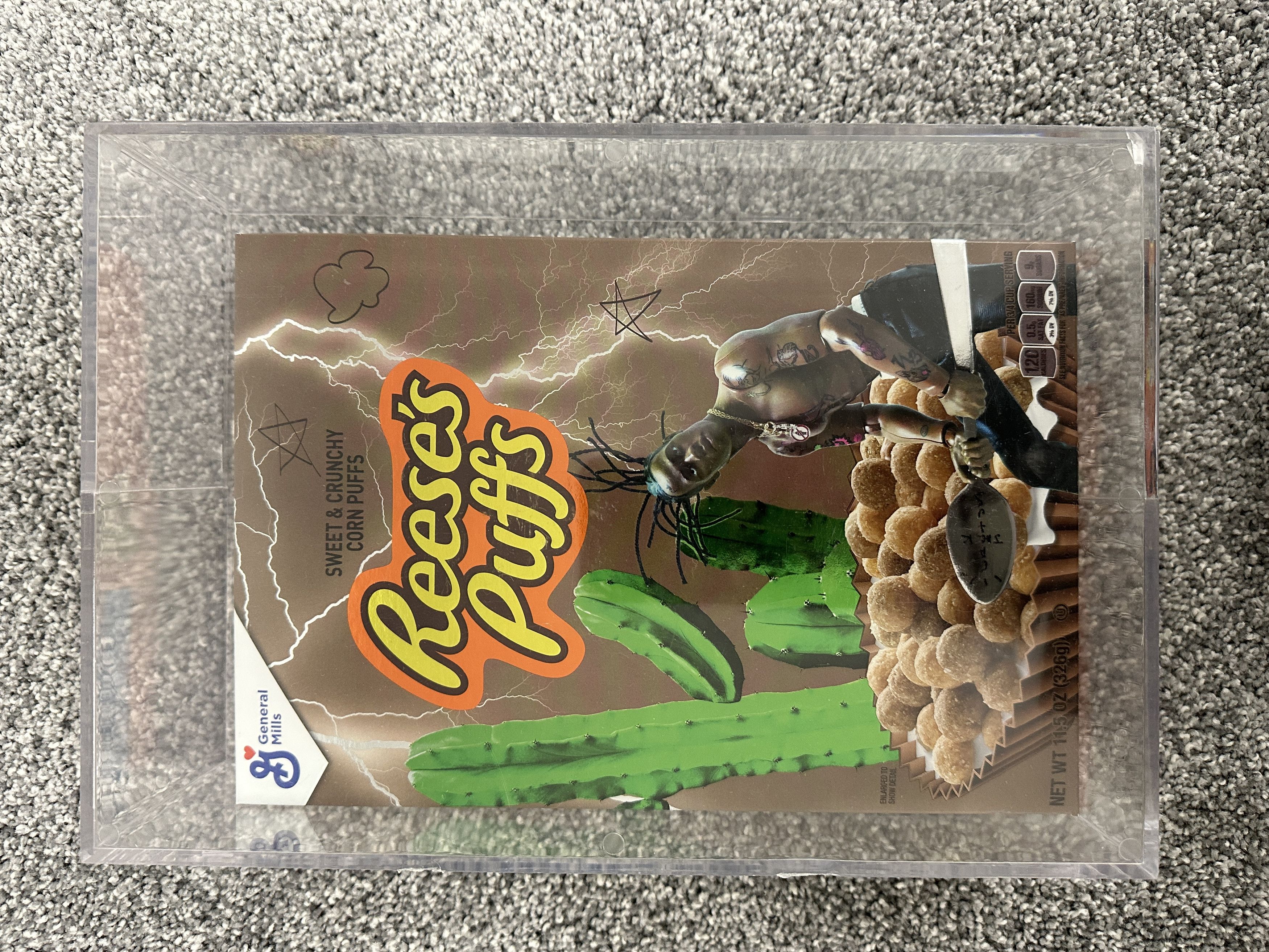 Travis Scott Travis Scott x Reese's Puffs Cereal Box w Acrylic Case ...