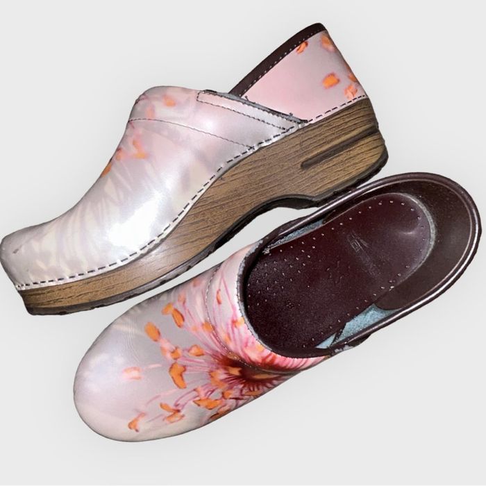 Dansko Dansko Women’s Floral Poppy Print Clogs Size 38 | Grailed