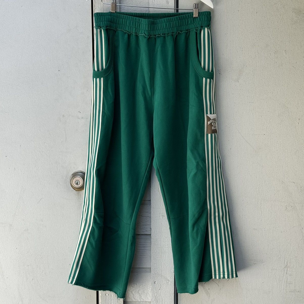 The GV Gallery Gv Gallery Raspberry Hills Lil Leon Baggy sweatpants ...