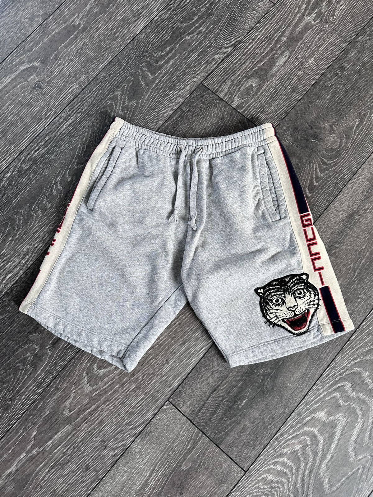 Gucci gucci ss21 embroidered tiger head sweat shorts grey | Grailed