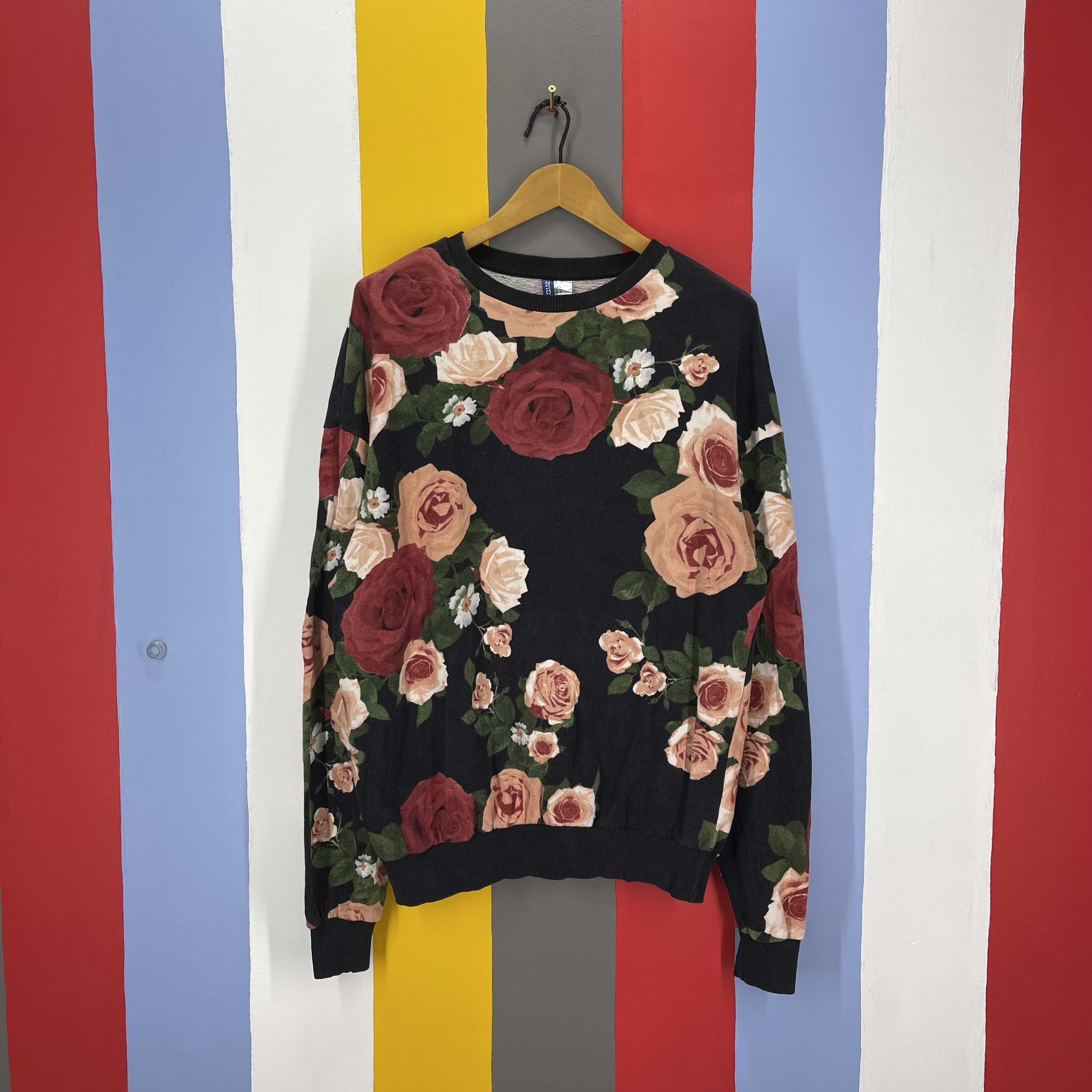 Divided × H&M × Japanese Brand DIVIDED x H&M Sweatshirt Flower Design ...
