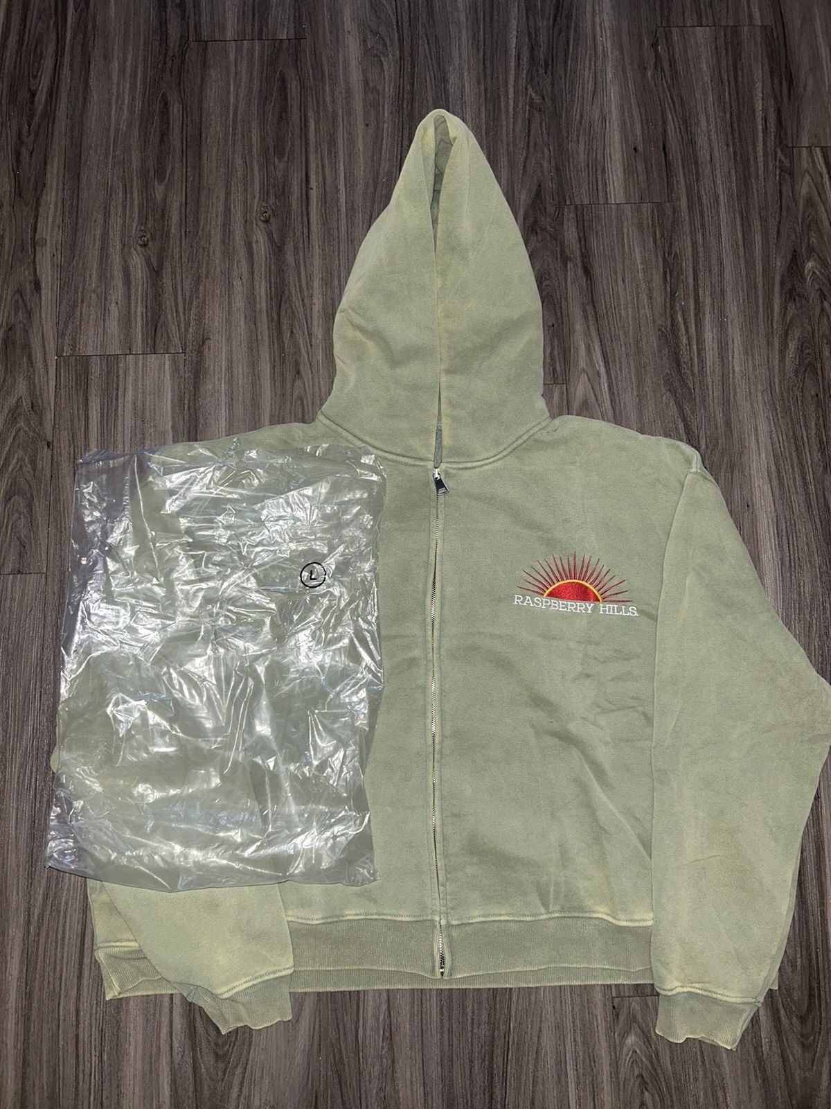 The GV Gallery RASPBERRY HILLS, GV GALLERY | Grailed