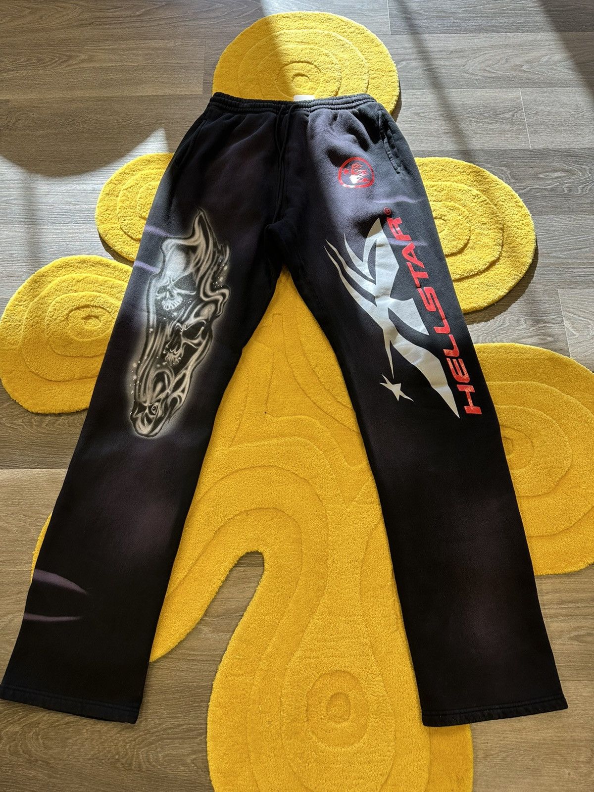 HELLSTAR Hellstar Airbrushed Skull Flare Sweatpants | Grailed