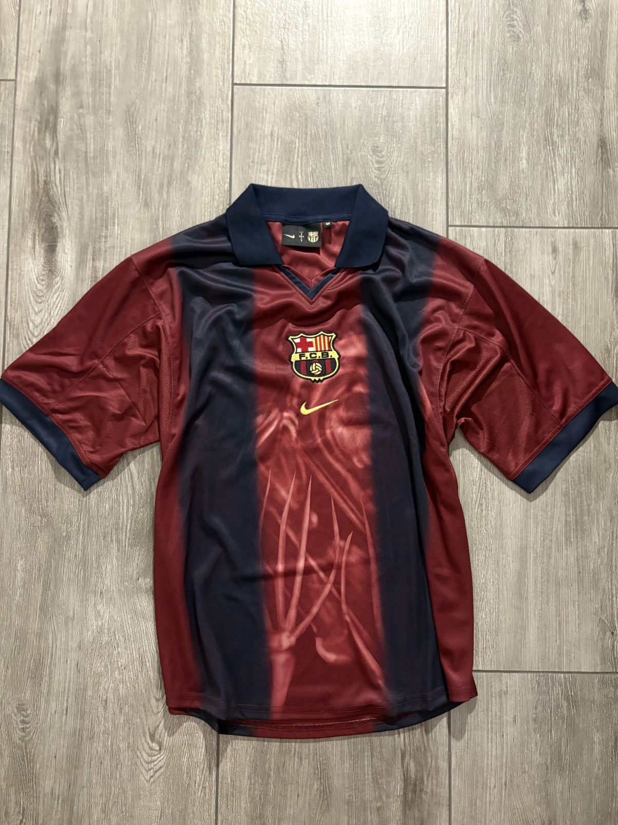 Nike × Travis Scott Travis Scott x FC Barcelona Retro 2000/01 Home ...