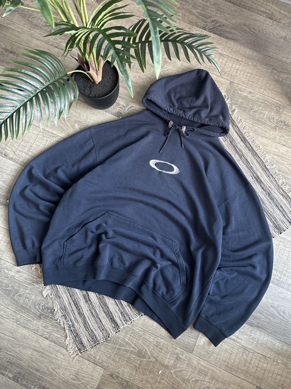 Oakley × Very Rare × Vintage ☠️ OAKLEY 00s Embroidered Big Central Logo ...