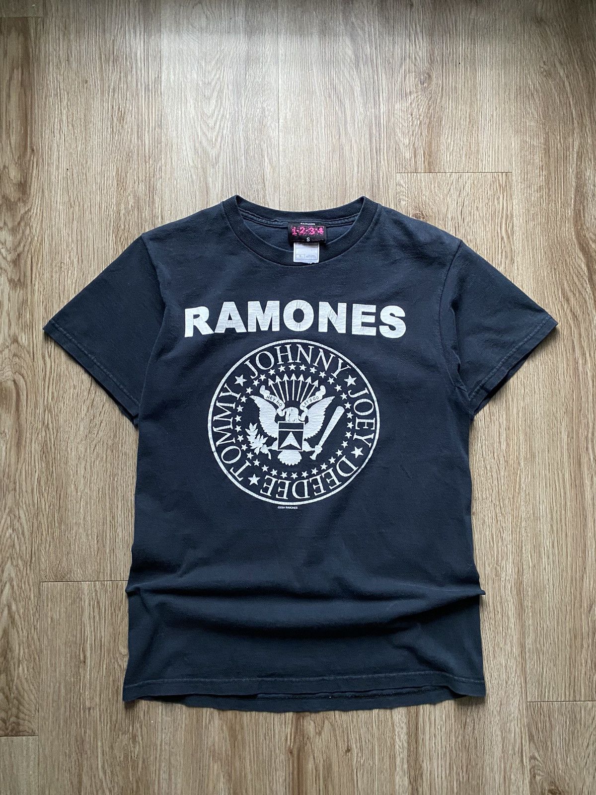 Band Tees × Streetwear × Vintage VINTAGE 2000s RAMONES BAND TEE | Grailed