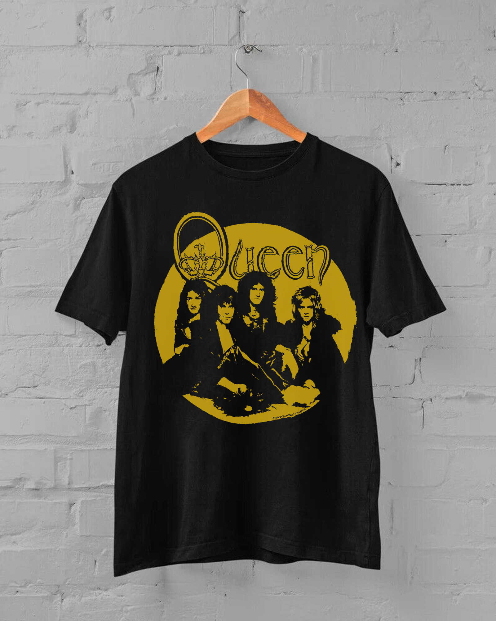 Gildan Vintage 00s Queen band tee Shirt | Grailed