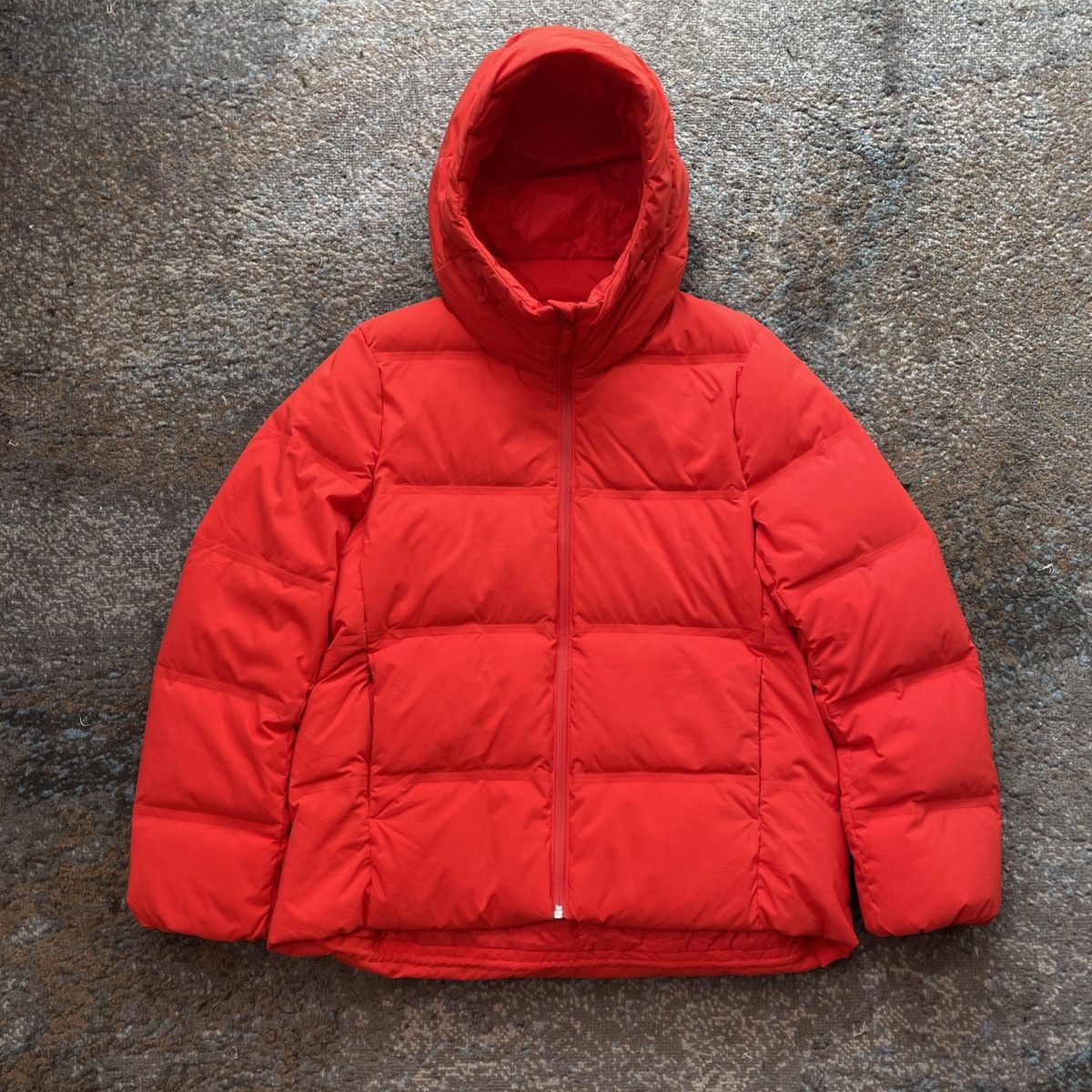 Uniqlo Uniqlo seamless puffer jacket in red | Grailed