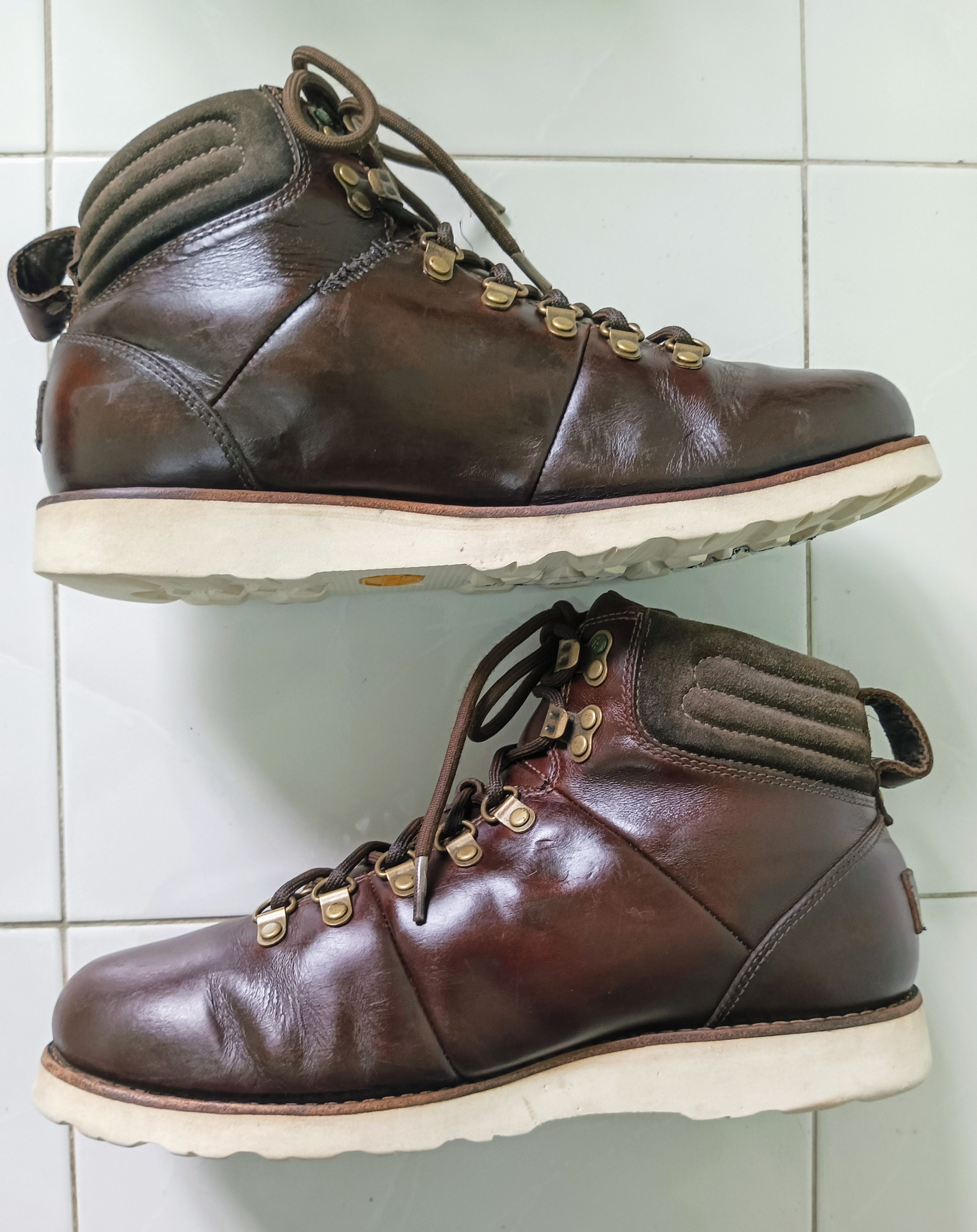 Streetwear Ugg Vibram UGG Capulin Mens Leather Waterproof Boots S N 3238 Grailed
