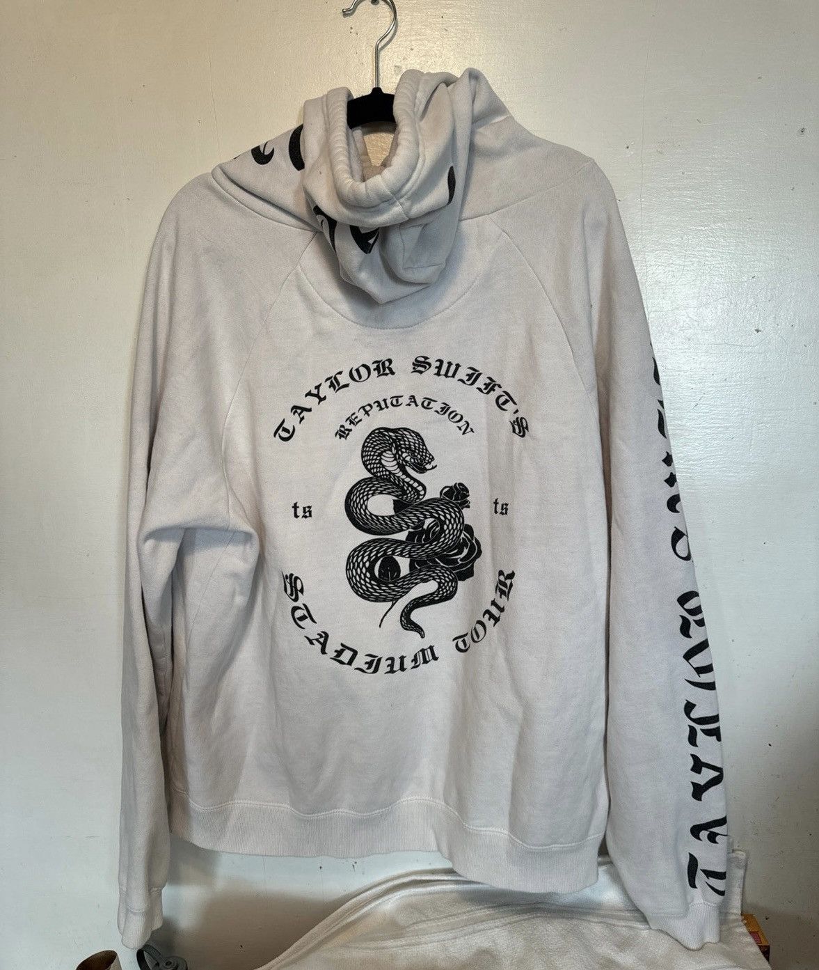 Vintage Vintage Taylor Swift Reputation Stadium Tour Snake Hoodie | Grailed