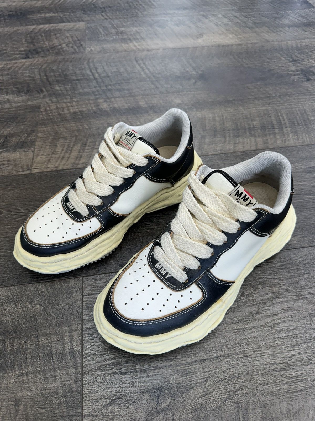 Maison MIHARA YASUHIRO MMY Wayne Low Black/White (42) | Grailed
