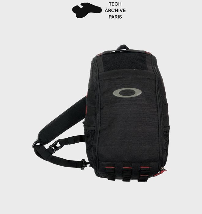Oakley RARE 2000's vintage technical Oakley tri-harness sling bag | Grailed