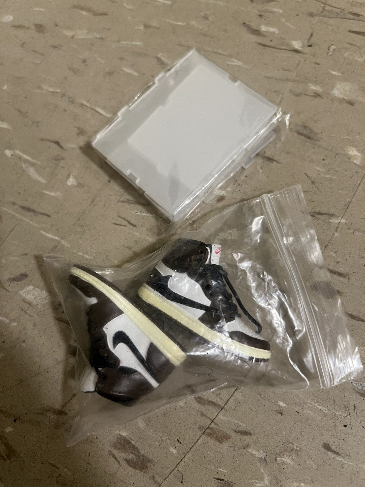 Travis Scott Sneaker Keychain w Clear Mini Shoebox | Grailed
