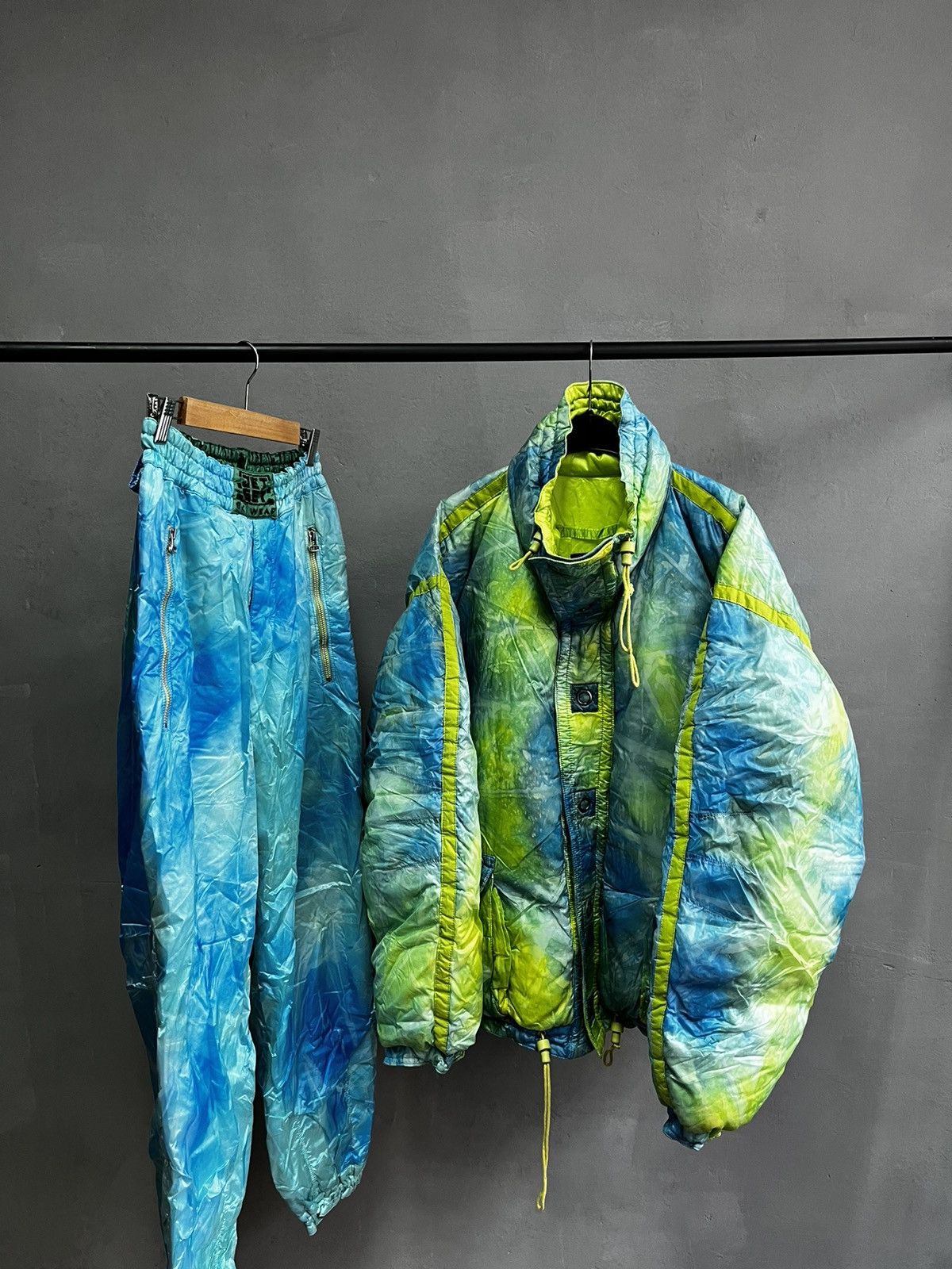 JET SET × Outdoor Life × Streetwear Jet Set track suit vintage 90s ...