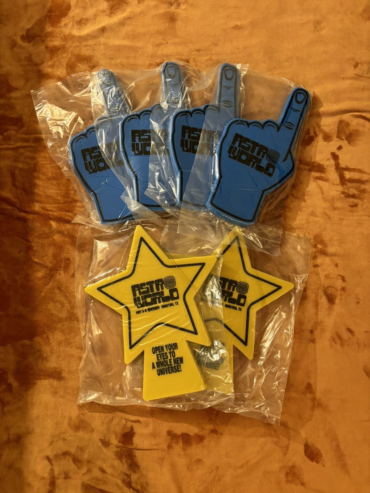 Travis Scott 6 Piece Astroworld Foam Finger Set | Grailed
