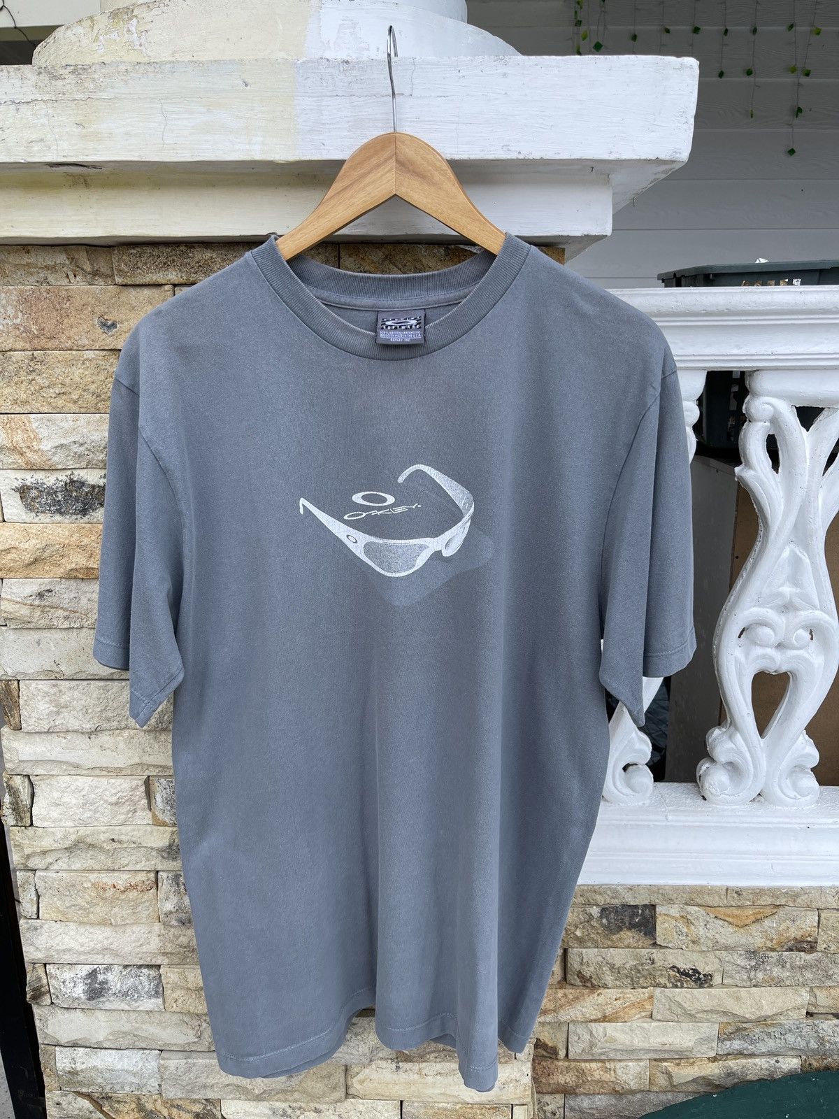 Very Rare 🔥Rare🔥Vintage 90s OAKLEY XYZ OPTICS Center Logo Tee | Grailed