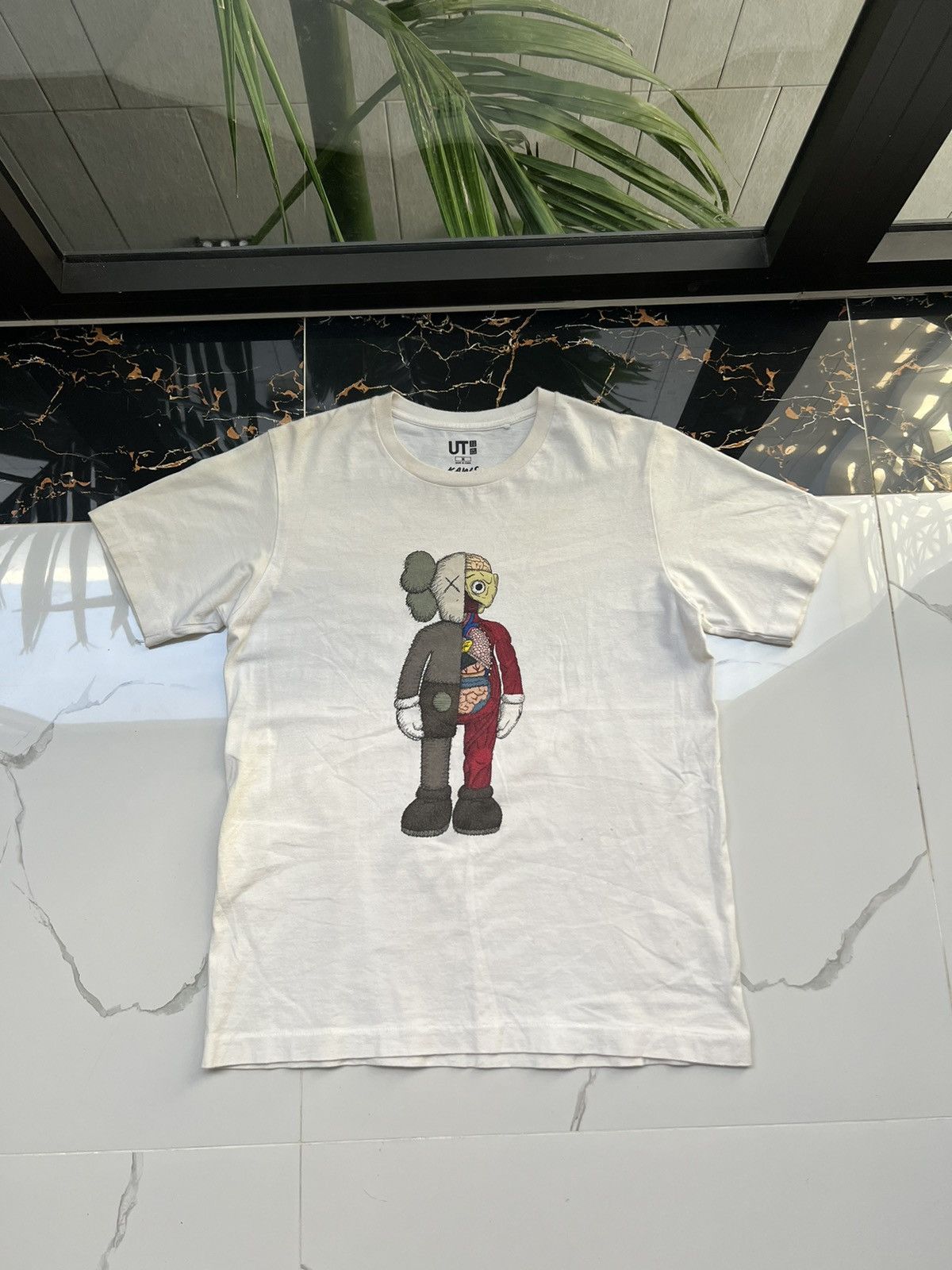 Kaws × Uniqlo × Vintage 90’s KAWS x UNIQLO Y2K RARE TEE BIG LOGO | Grailed