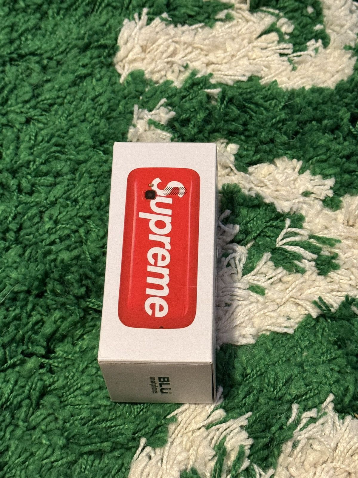 Supreme Supreme BLU Burner Phone FW19 - Red Unlocked SIM BRAND NEW ...