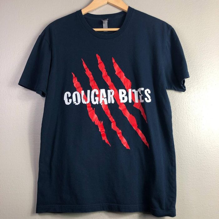 Streetwear Wingstop Cougar Bites T Shirt chicken wing stop experts Med ...