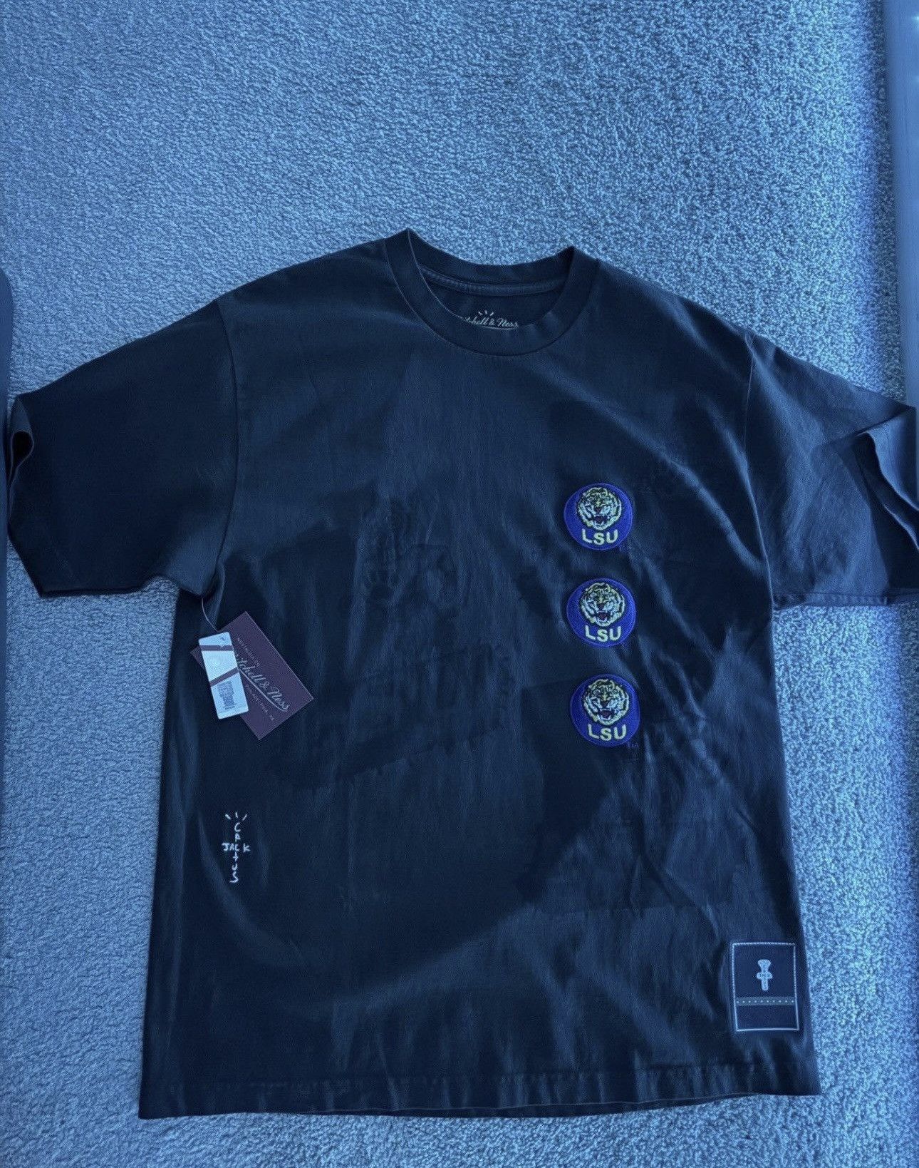 Mitchell & Ness × Travis Scott Travis Scott Mitchell & Ness “LSU” tee ... Mitchell & Ness × Travis Scott Travis Scott Mitchell & Ness “LSU” tee ...